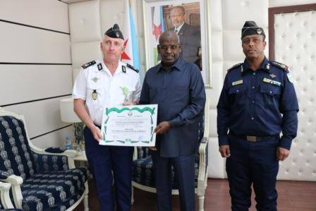 Le Premier Ministre et Chef de Gouvernement par intérim, M. Abdoulkader ...